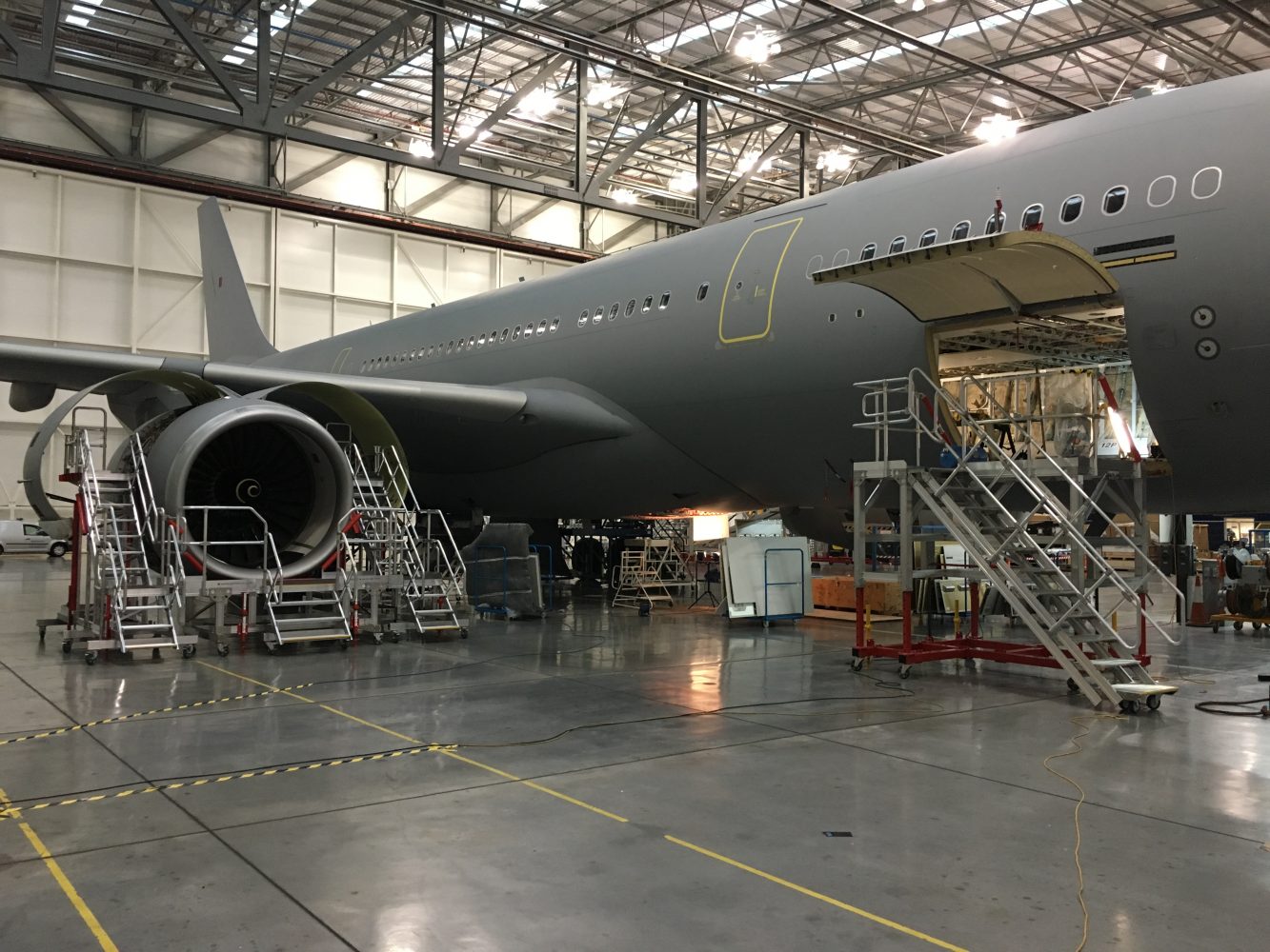 Variable Height Cargo Bay Access Platform 1.8m-2.8m R/H - For sale or ...