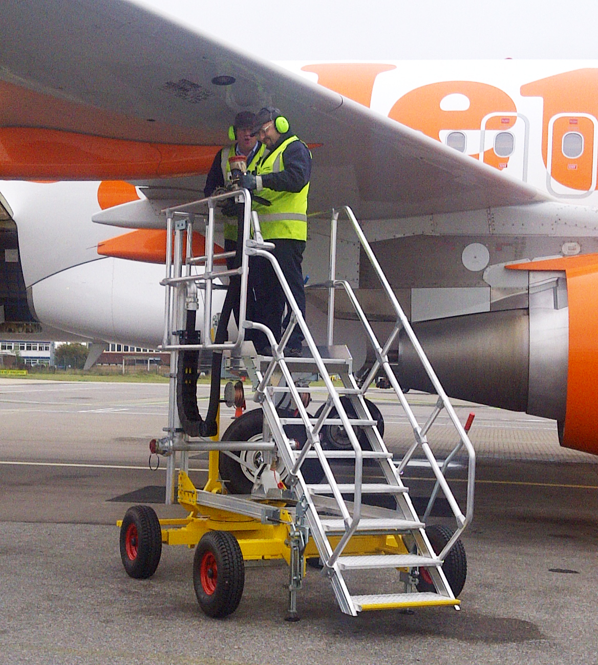 Fixed Height Refuelling Access Platform H1.65m (towable) - Semmco