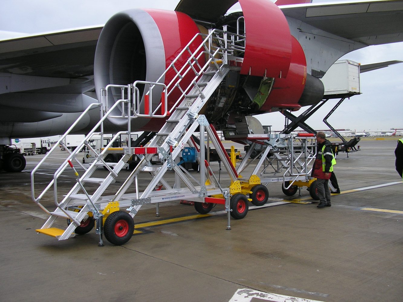 Variable Height UCAS Narrow Under Cowl Access Steps 2.2-3.2m (towable ...